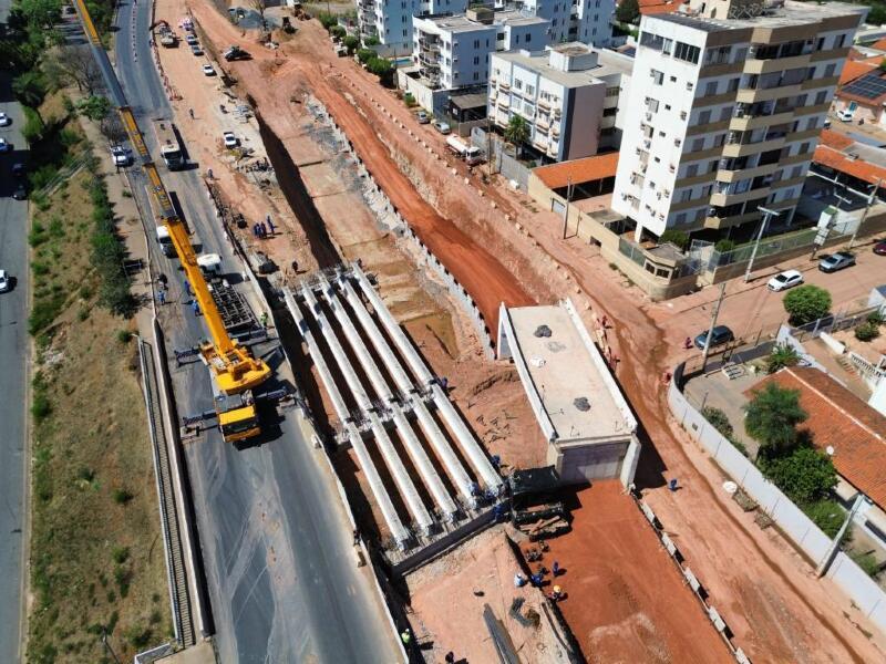 Sinfra conclui lançamento de vigas e trânsito é liberado na Miguel ...